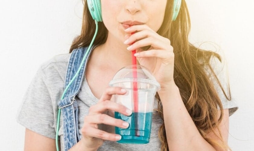 How to Drink Flavored Water Without Damaging Your Teeth